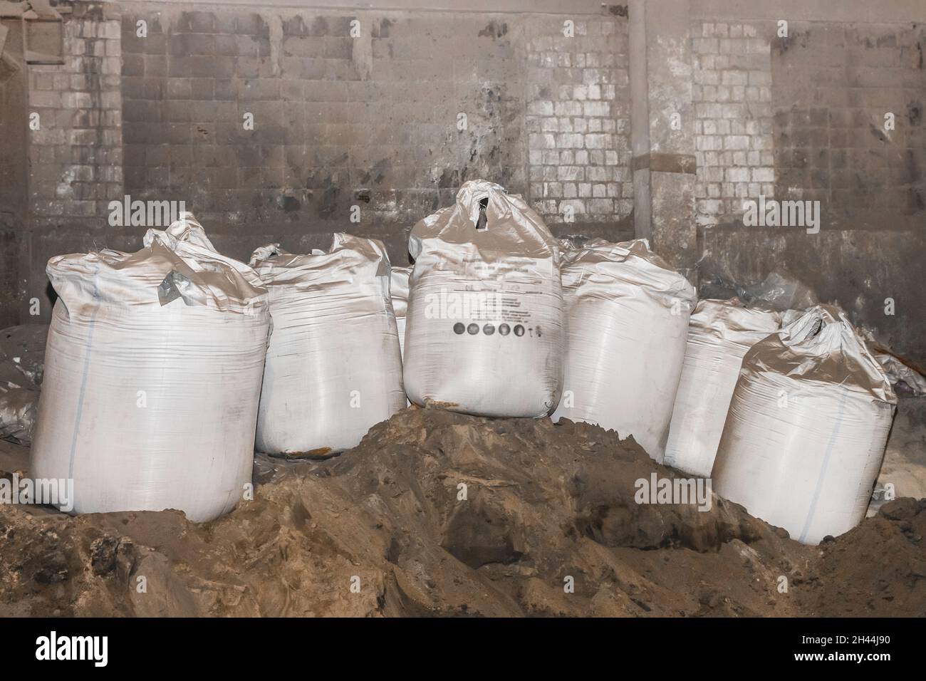 Bentonite plant hi-res stock photography and images - Alamy