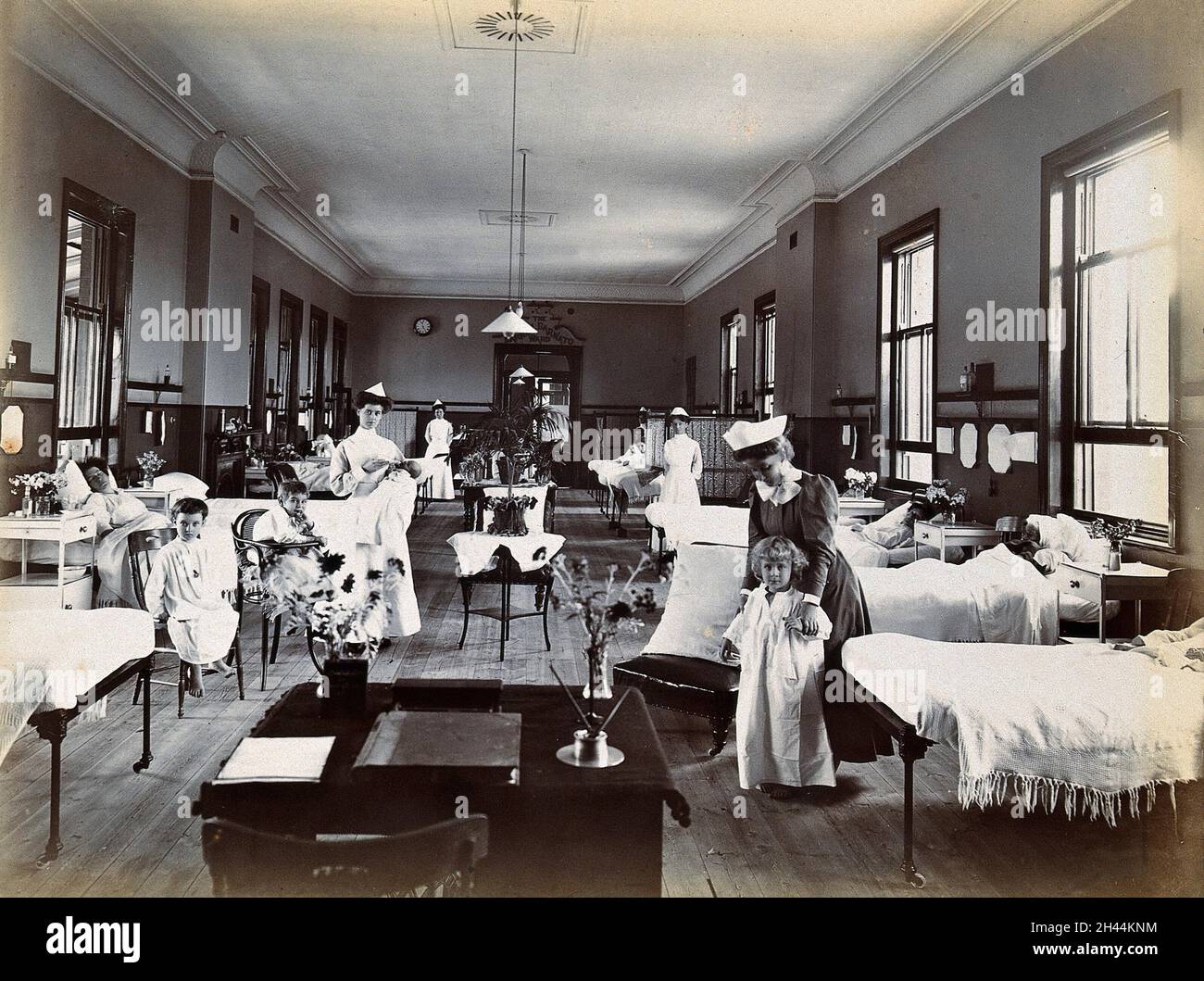Johannesburg Hospital, South Africa: hospital ward with child patients ...
