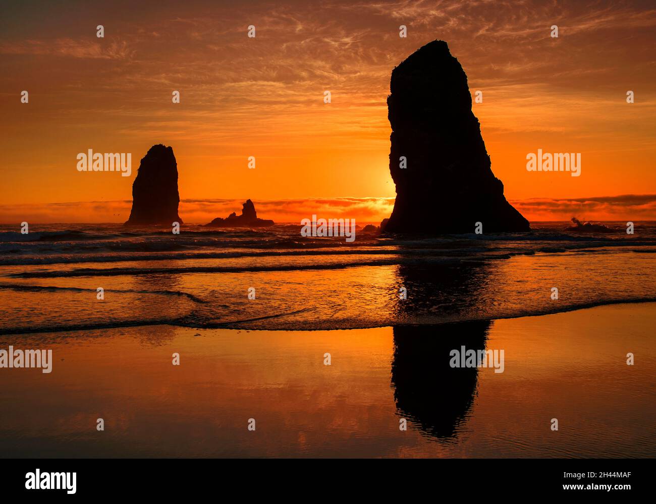 Sunset behind the Needles at Haystack Rock, Cannon Beach, Oregon Stock ...