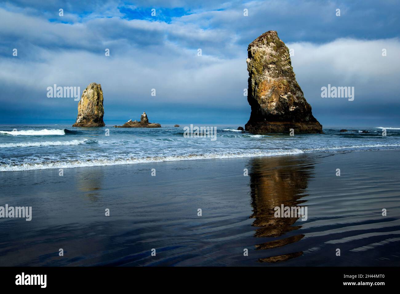 The Needles near Haystack Rock, Cannon Beach, Oregon Stock Photo - Alamy
