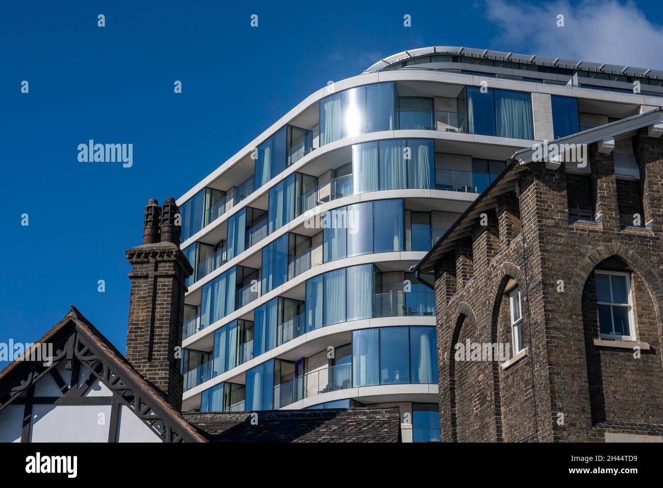 October 2021: Thameside property in The City of London - the old and ...
