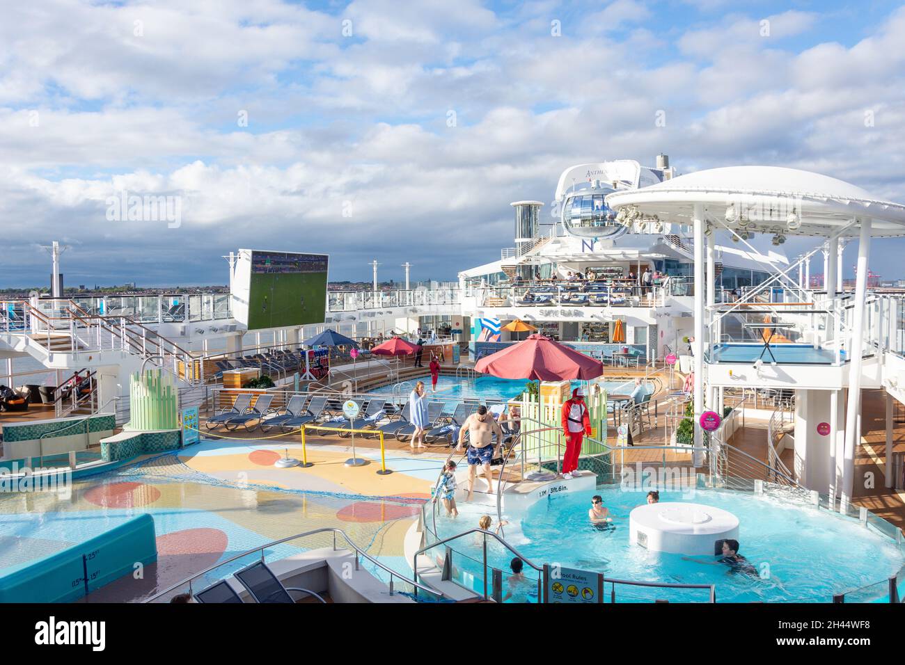 Pool deck on royal caribbean hi-res stock photography and images - Alamy