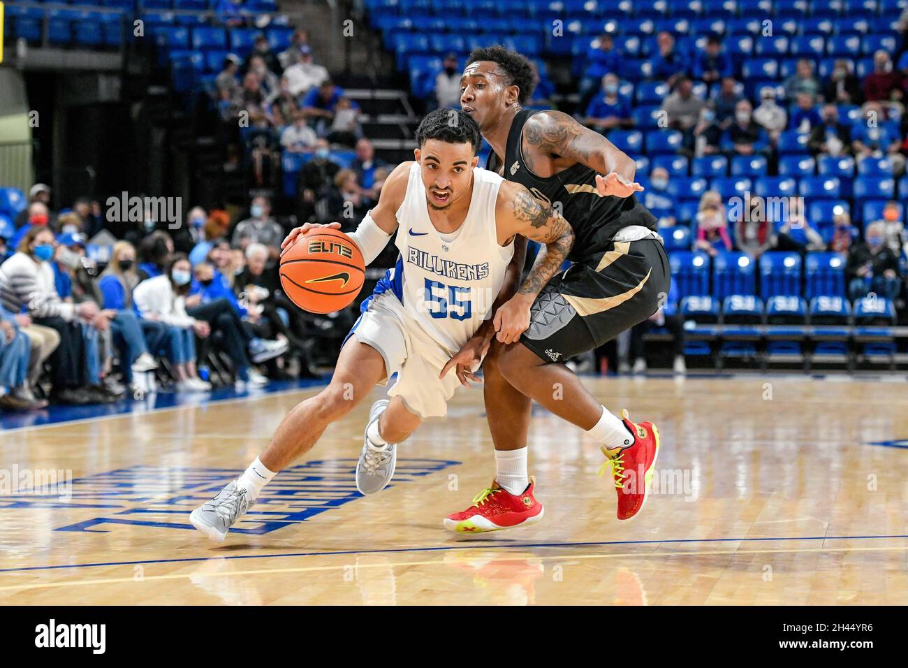 Oct 31, 2021: Saint Louis Billikens guard DeAndre Jones (55) leans in ...