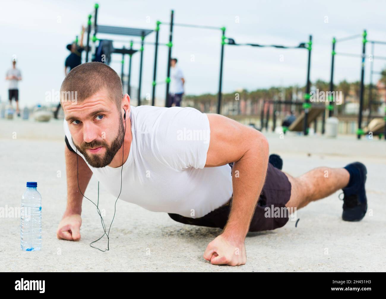 Muscular man push ups beach hi-res stock photography and images - Alamy