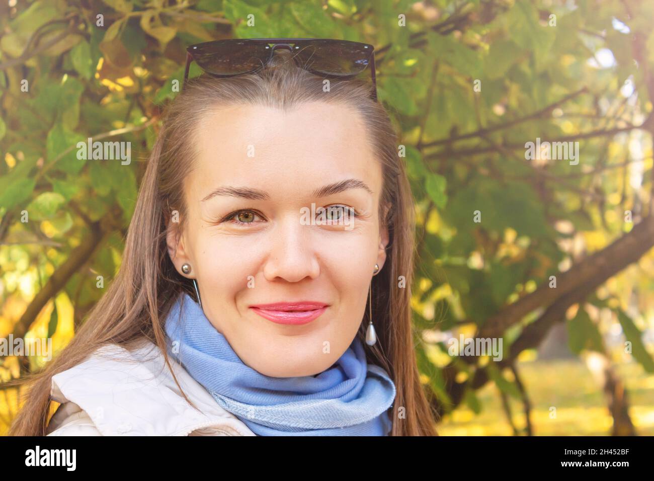 Happy woman hold gold hi-res stock photography and images - Alamy