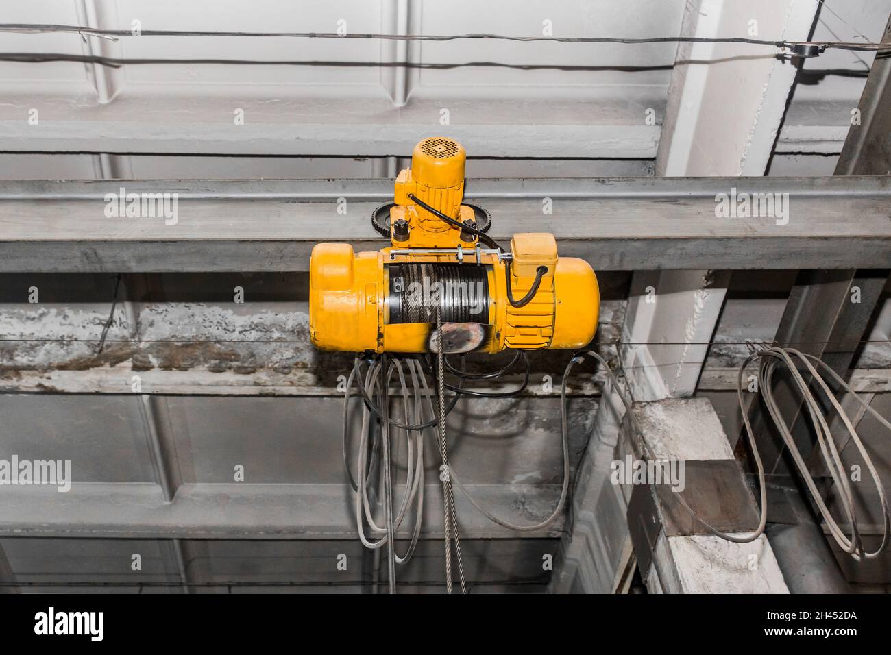 Electric winch hoist lifting mechanism industrial telfer and equipment with rope Stock Photo - Alamy