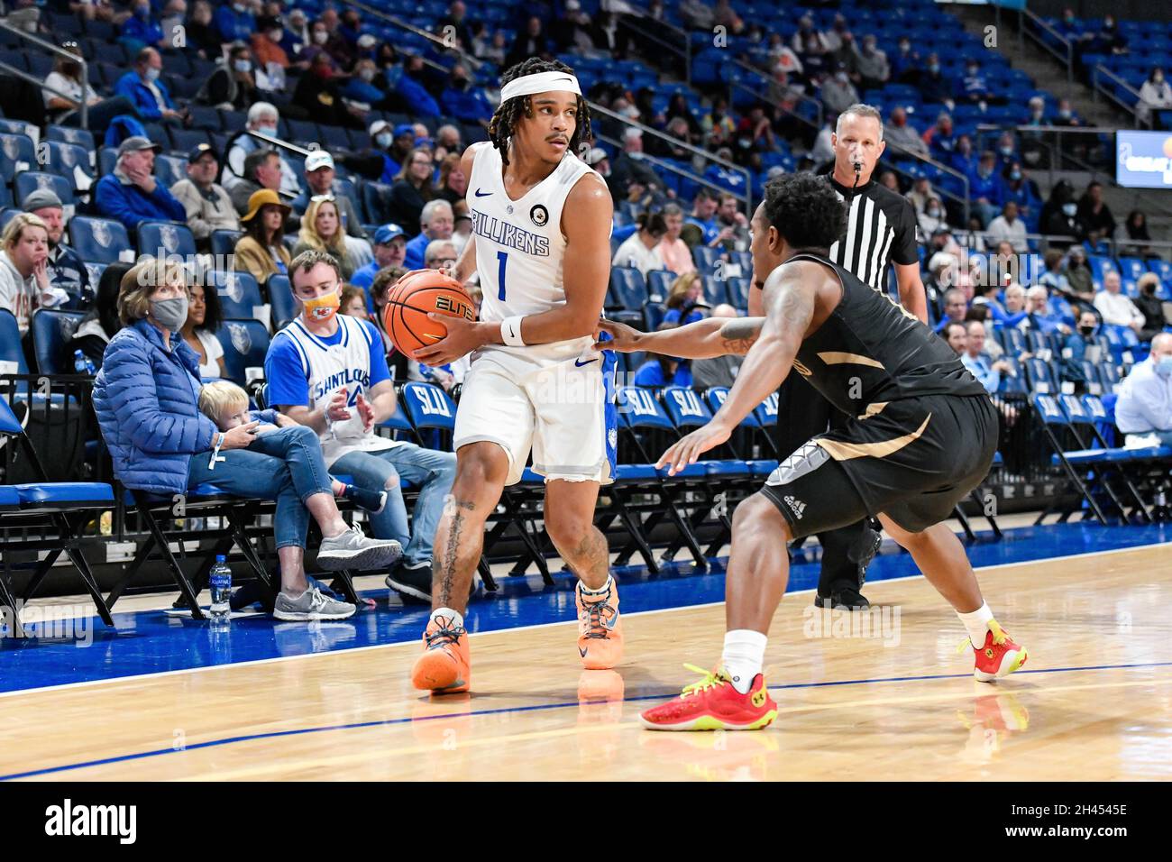 Oct 31, 2021: Saint Louis Billikens guard Yuri Collins (1) looks for a ...