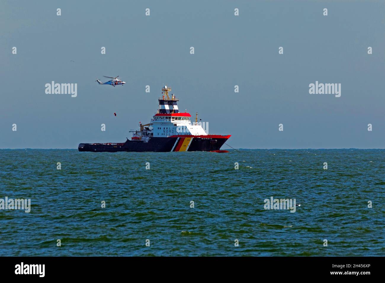 Tow vessel hi-res stock photography and images - Alamy