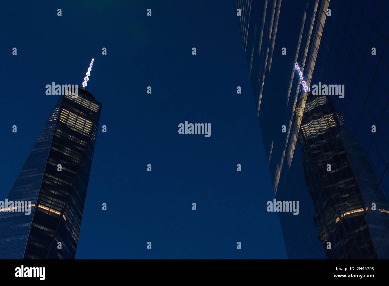 Reflection of the One World Trade Center building on the facade of ...