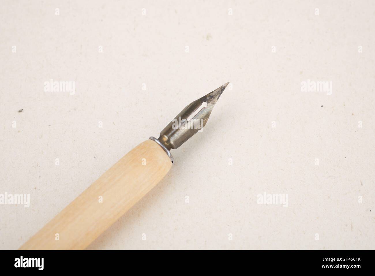 Old vintage fountain pen on aged paper background Stock Photo - Alamy