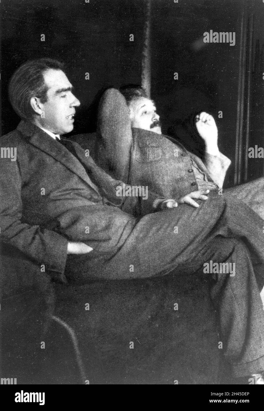 The famous theoretical physicisst Niels Bohr and Albert Einstein Stock ...