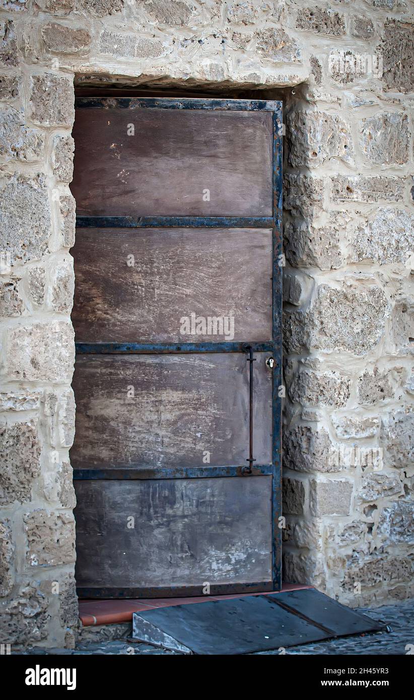 Half opened door hi-res stock photography and images - Alamy