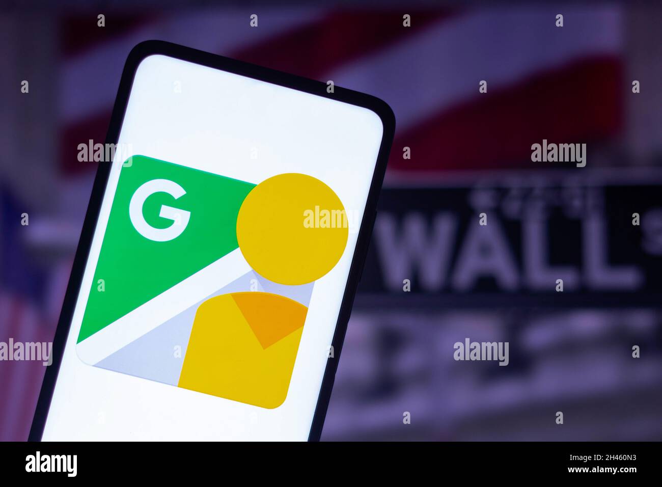 Google street view logo hi-res stock photography and images - Alamy
