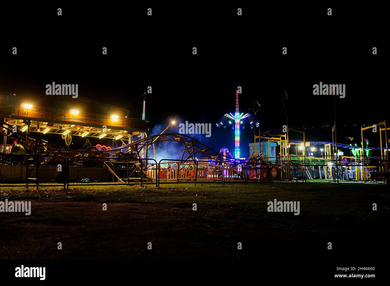 Fairground at night hi-res stock photography and images - Alamy