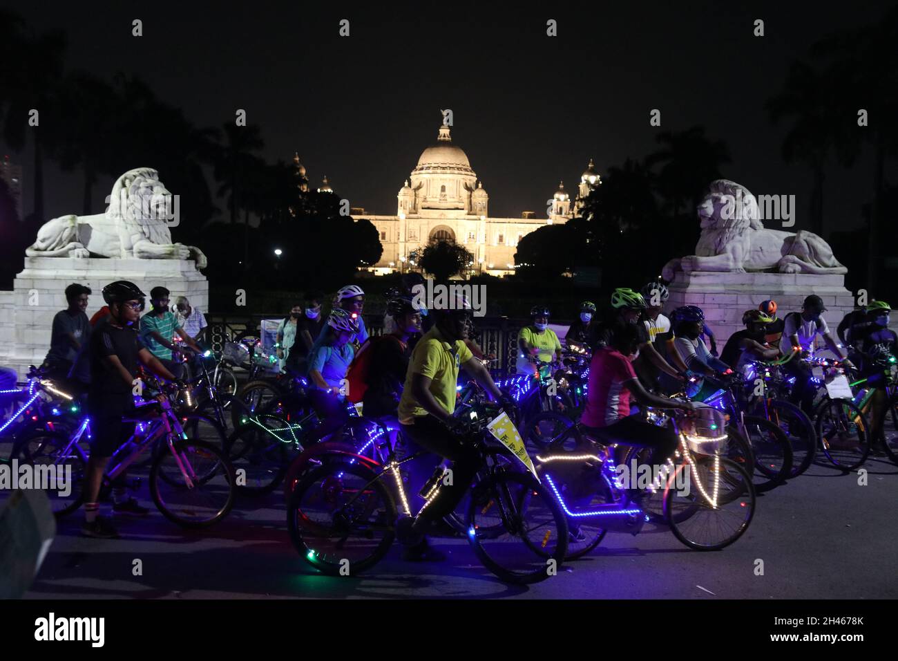 Twenty-five cycle groups across 12 cities in Bengal embarked on a ...