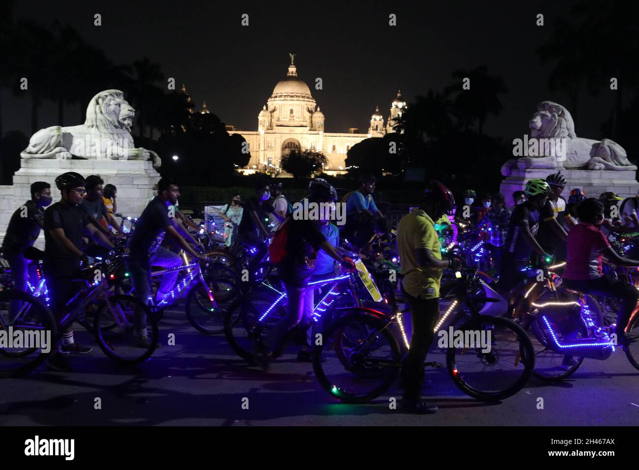 Twenty-five cycle groups across 12 cities in Bengal embarked on a ...