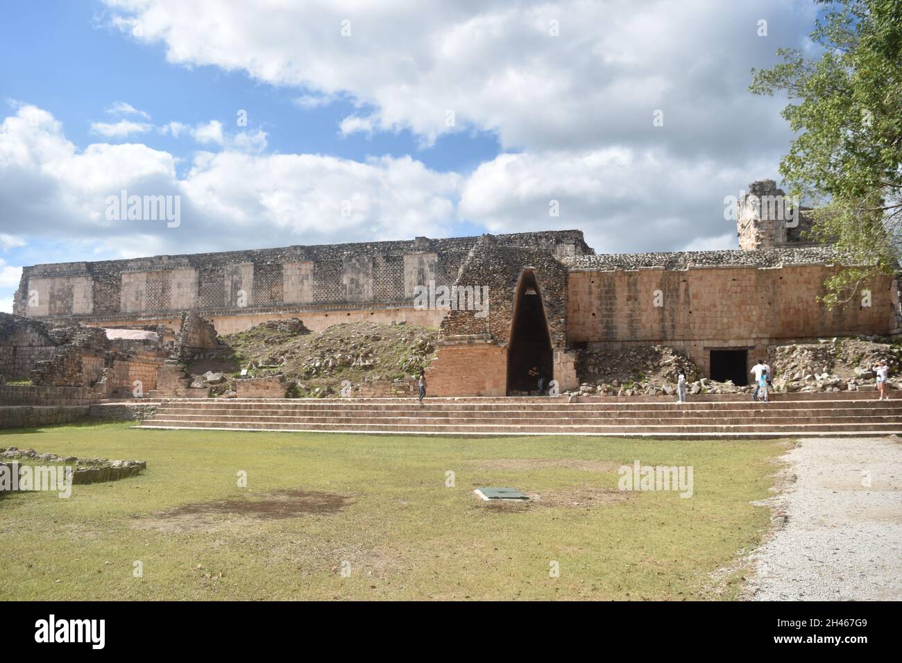 Triangular maya arch hi-res stock photography and images - Alamy