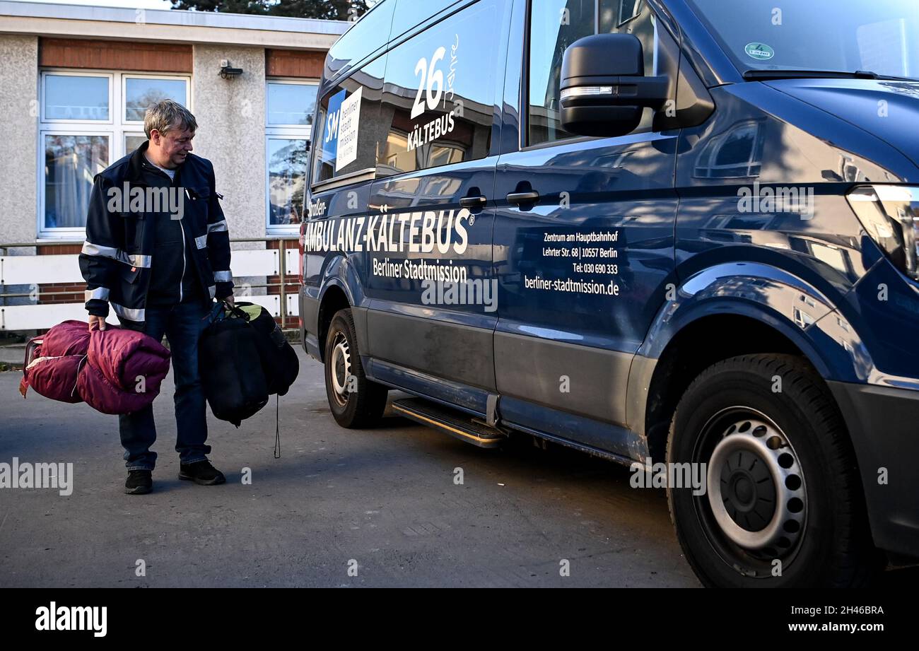 Berlin, Germany. 28th Oct, 2021. Cold bus driver Matthias Spreemann ...