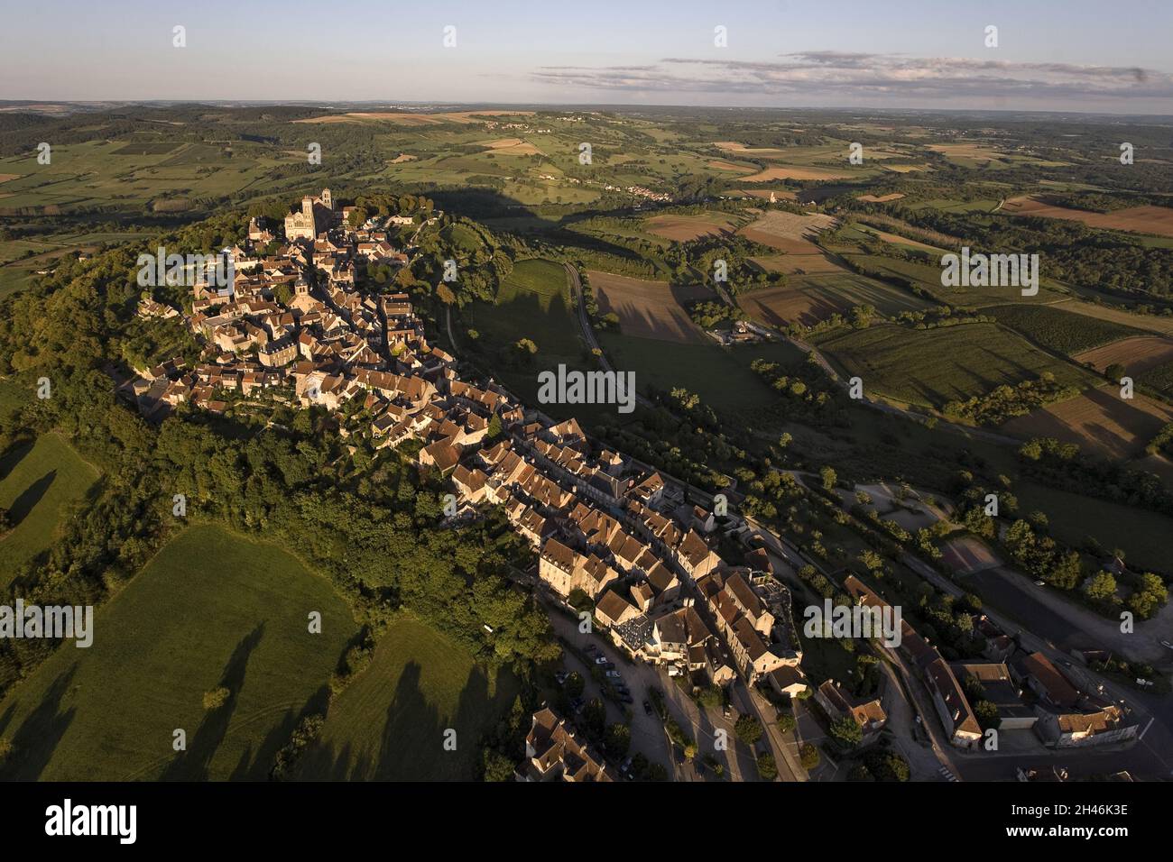 FRANCE. YONNE (89) VEZELAY. AERIAL VIEW (CLASSIFIED UNESCO WORLD ...