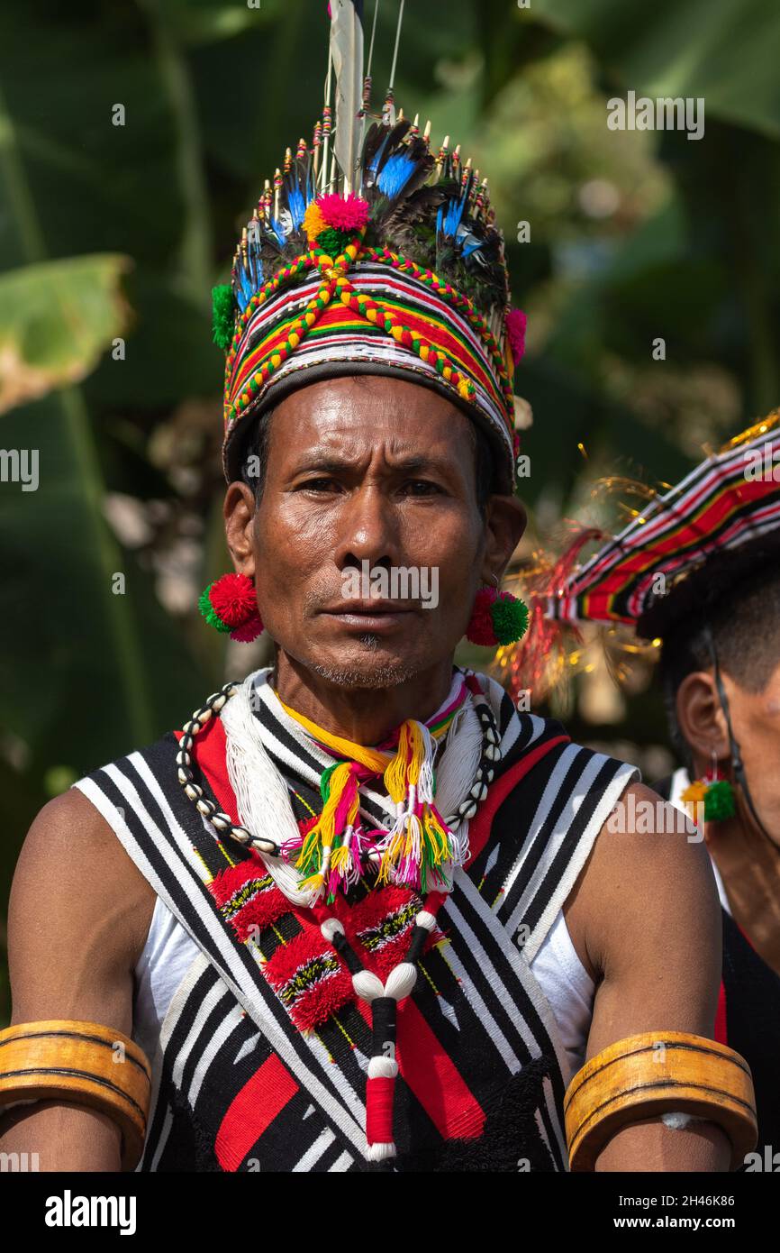 Traditional tribal attire hi-res stock photography and images - Alamy