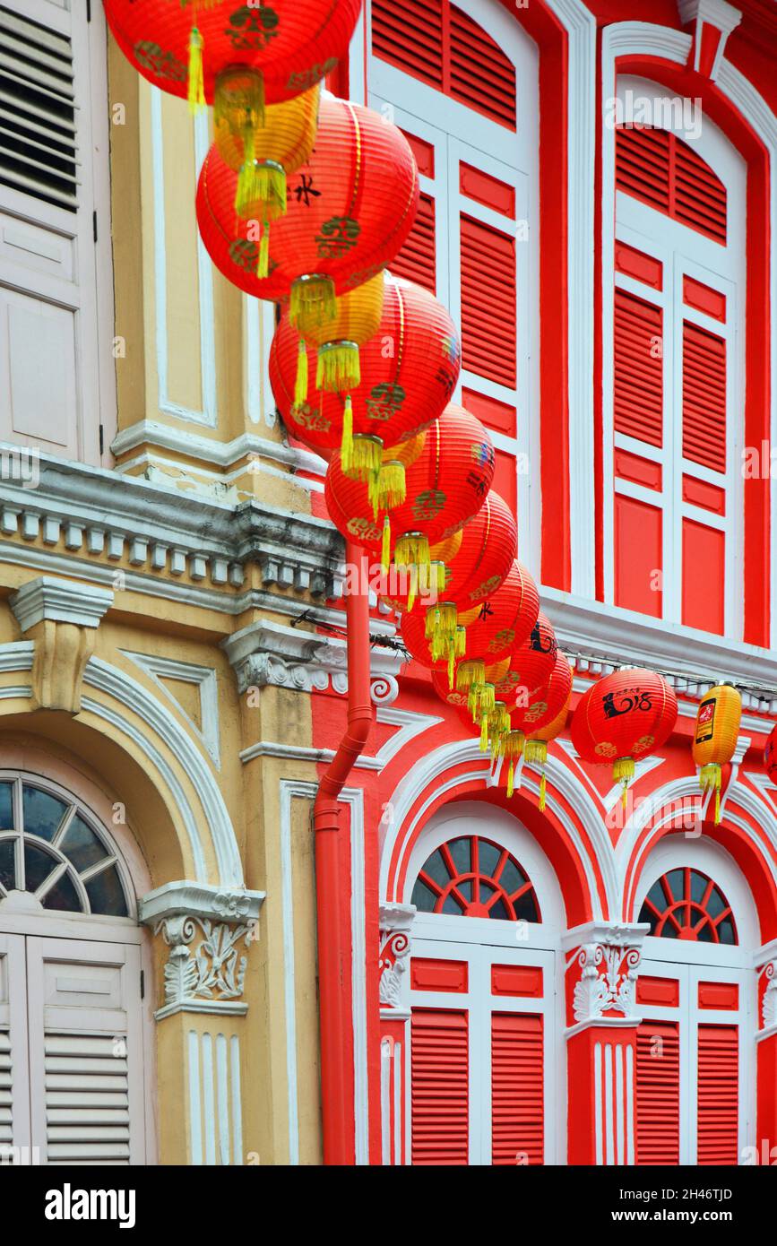 SINGAPORE. THE OLD HOUSES OF CHINATOWN HAVE BEEN RESTORED SINCE 1990 ...