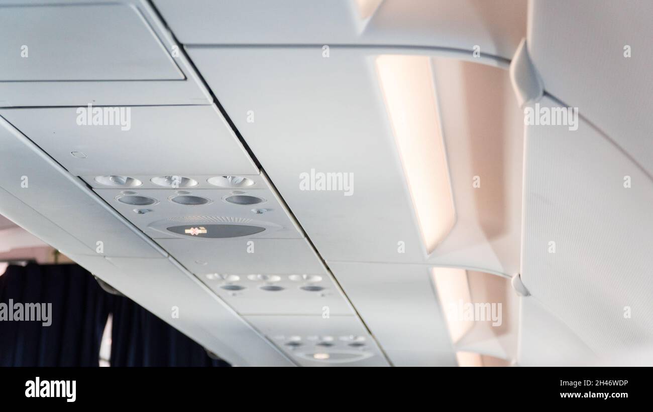 Airplane ceiling hi-res stock photography and images - Alamy
