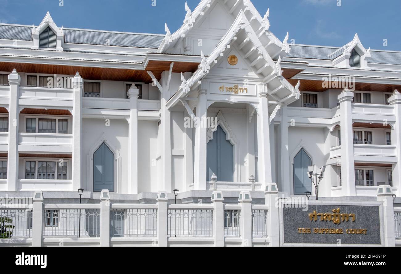 Courthouse for the Thailand Supreme Court in downtown Bangkok Stock ...