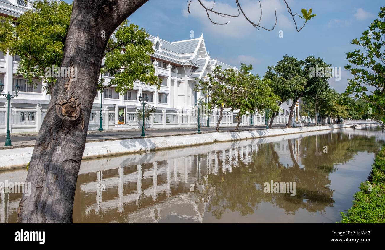 Courthouse for the Thailand Supreme Court in downtown Bangkok Stock ...