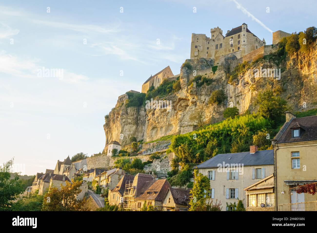 The castle of Beynac in Beynac et Cazenac, France Stock Photo - Alamy