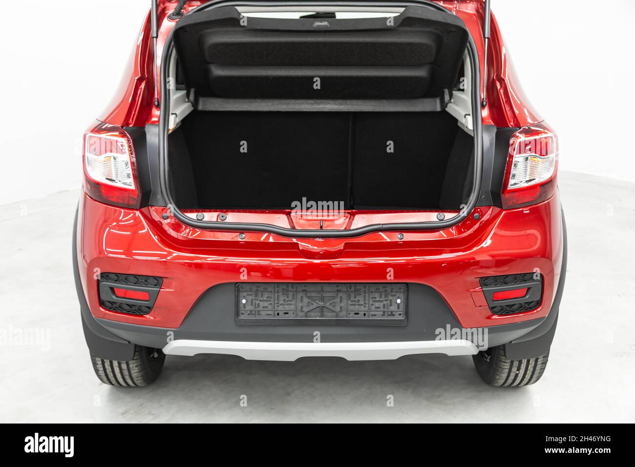 Clean, open empty trunk in the car SUV Stock Photo - Alamy
