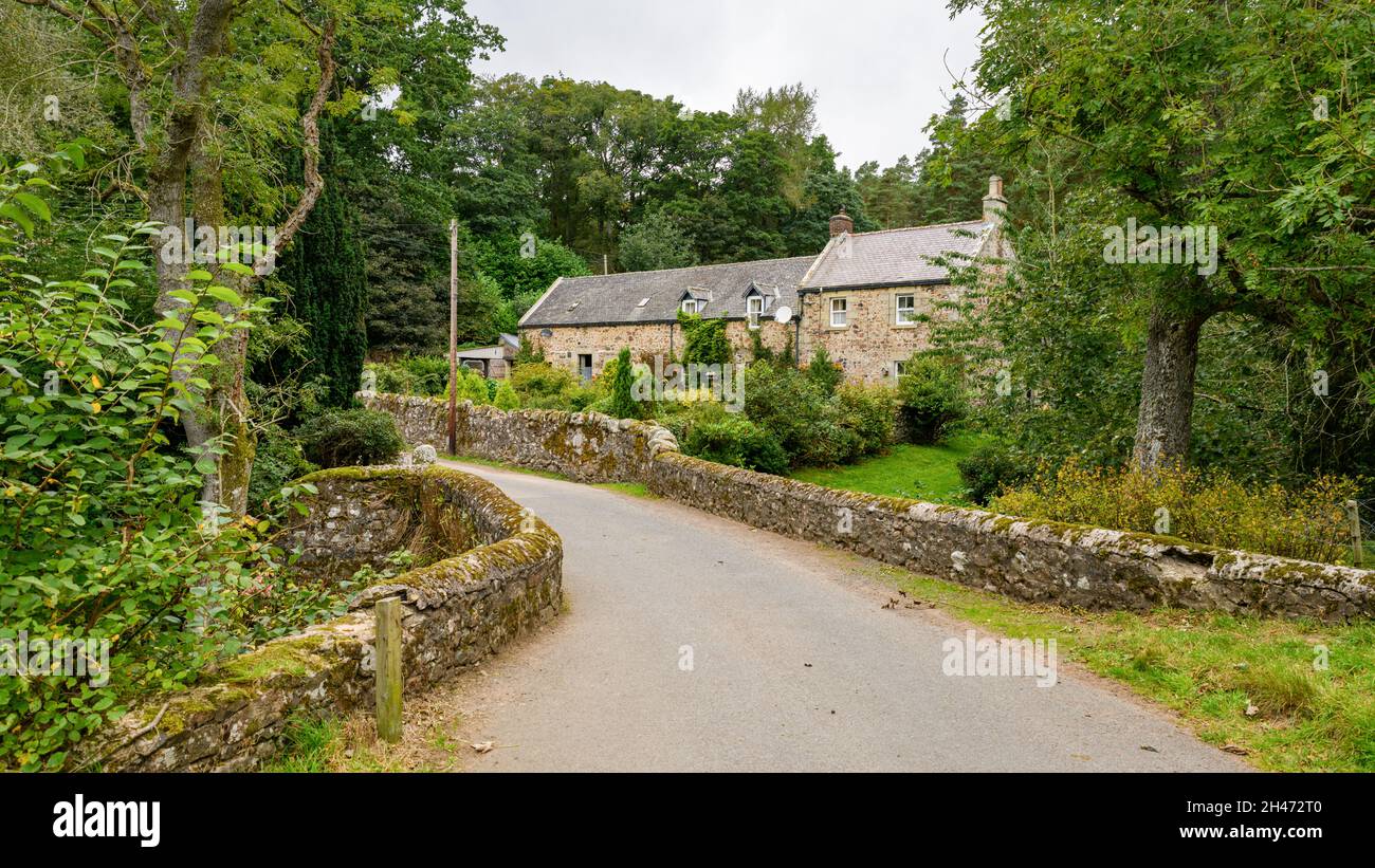 Traditional stone farmhouse hi-res stock photography and images - Alamy