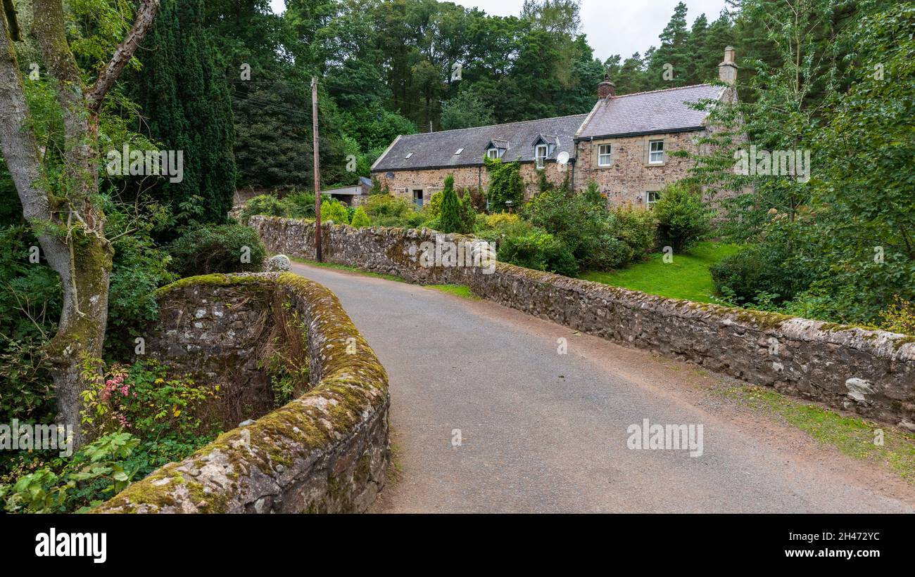 Traditional stone farmhouse hi-res stock photography and images - Alamy