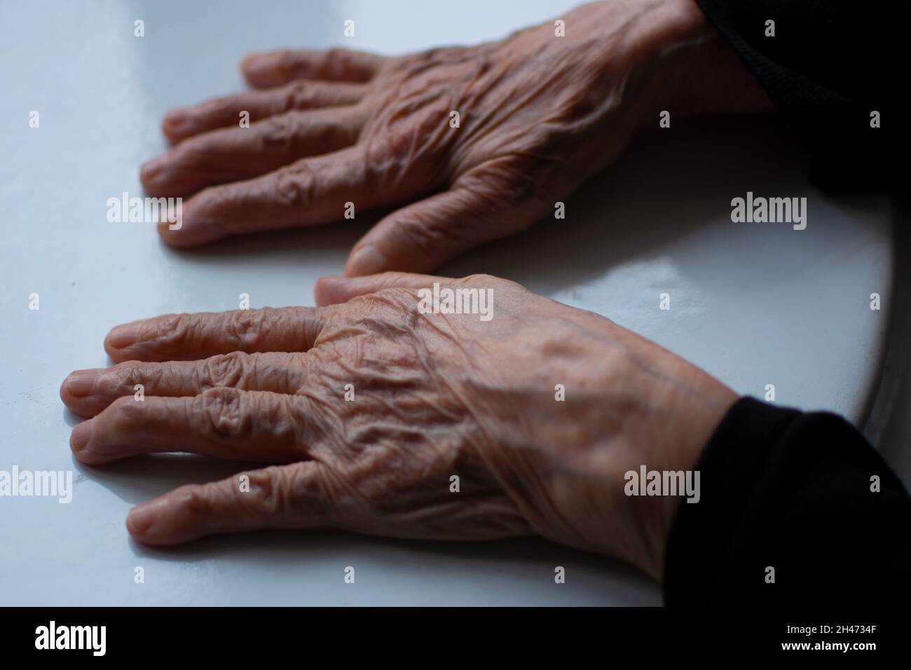 Old age hands walking stick hi-res stock photography and images - Alamy