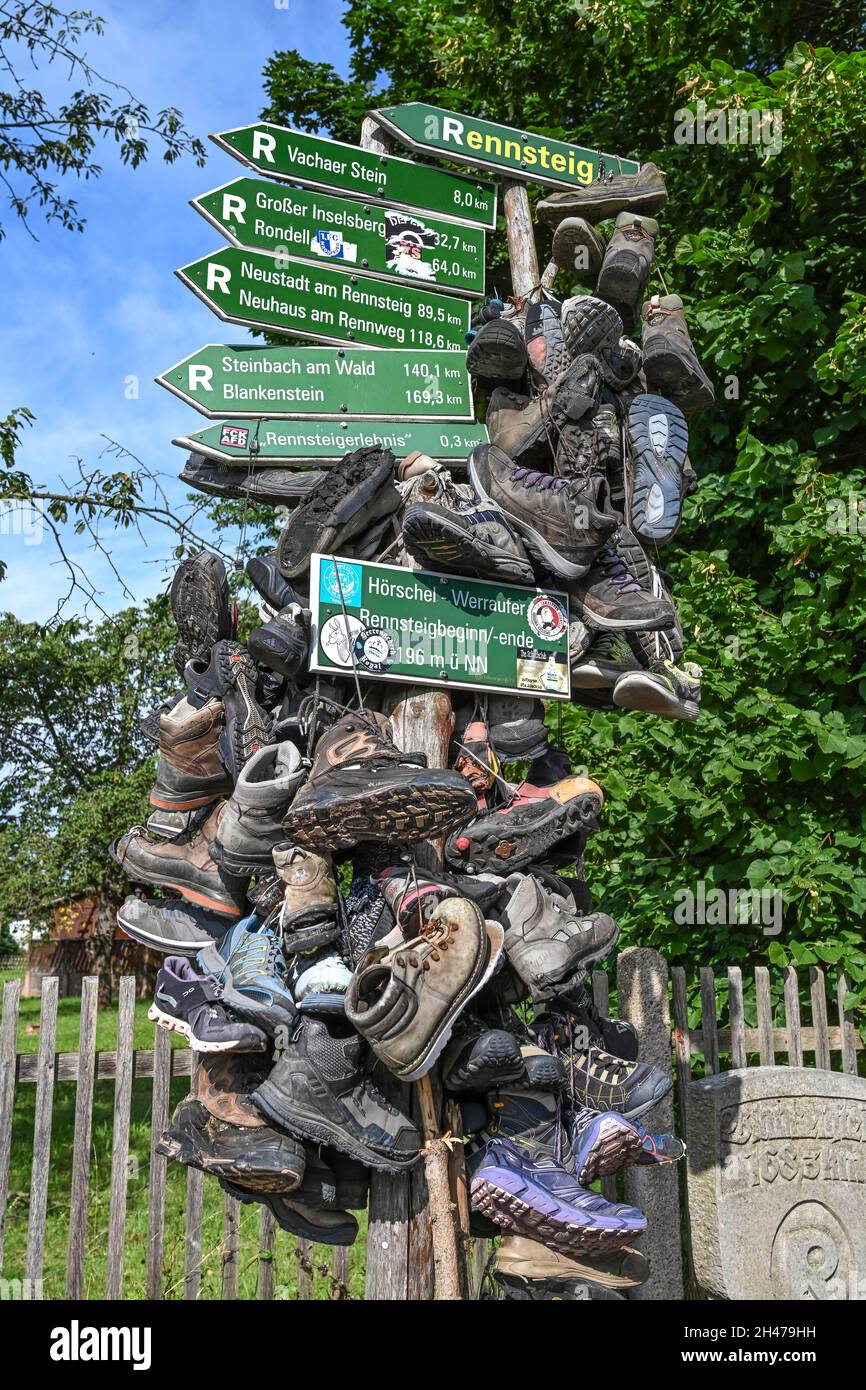Beginn Rennsteig Wanderweg, Wegweiser, Wanderschuhe, Hörschel ...