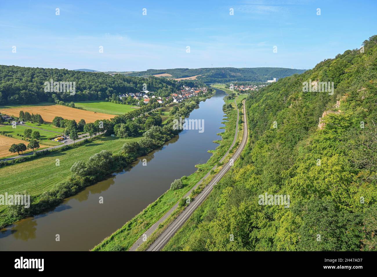 Blick in das Wesertal vom Weser-Skywalk Richtung Würgassen, Beverungen ...