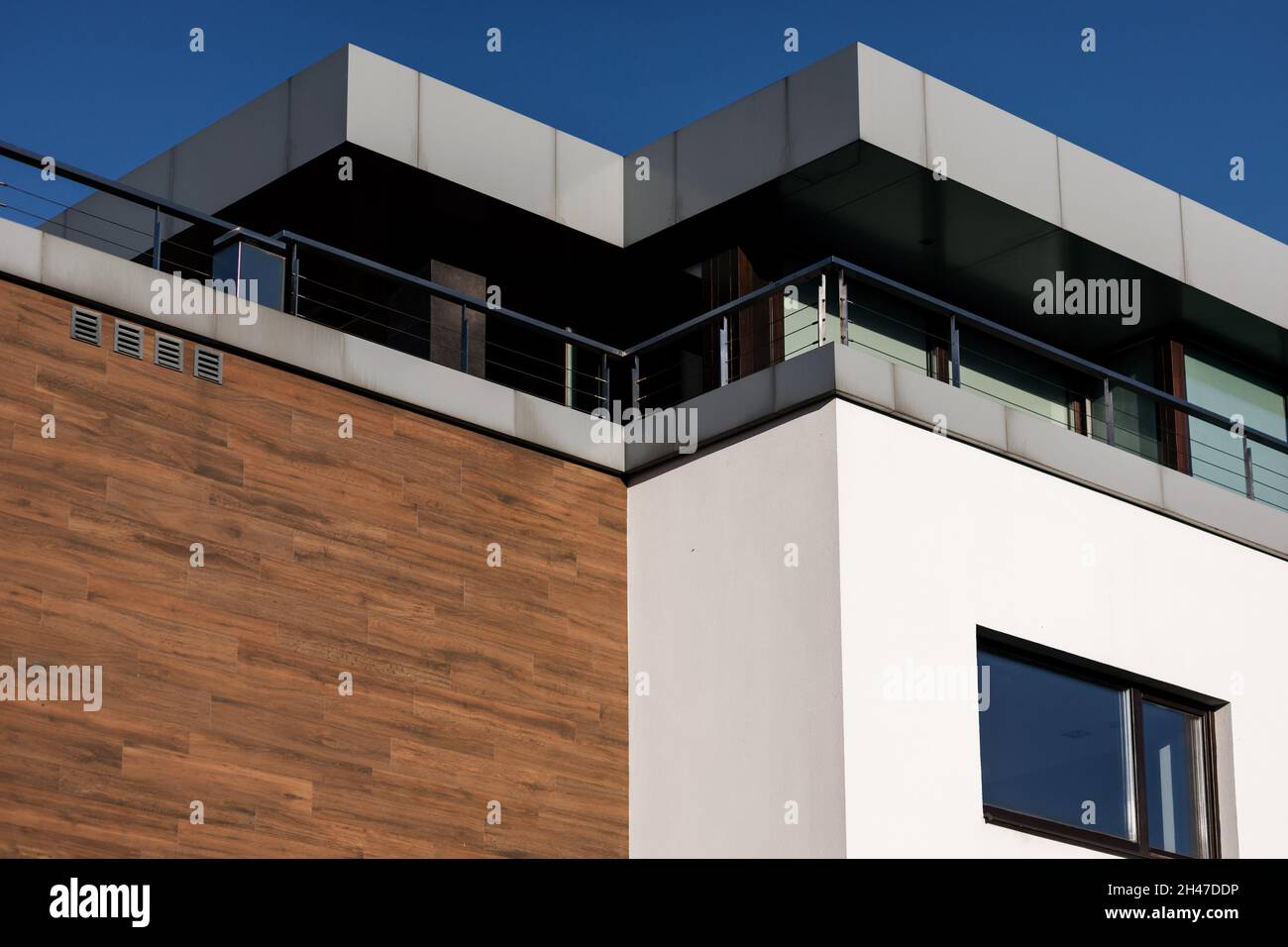Side view of modern designed concrete residential house Stock Photo - Alamy