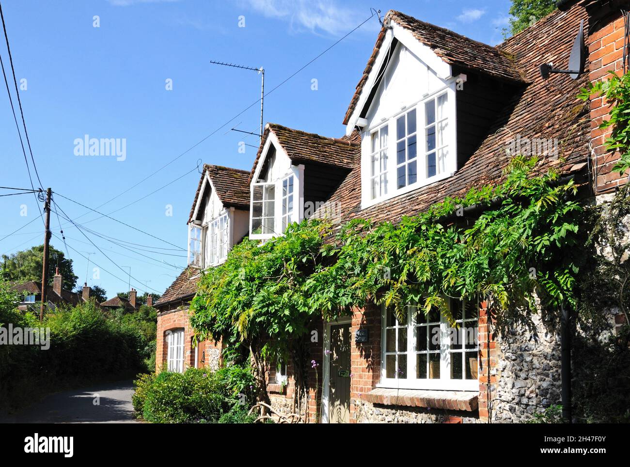 Flint cottage hi-res stock photography and images - Alamy