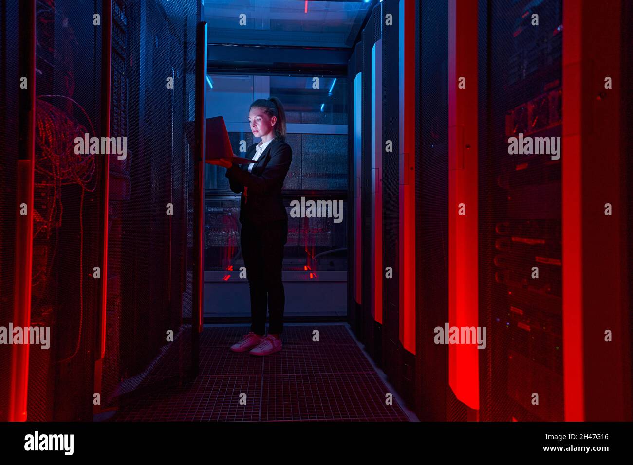 Mainframe woman hi-res stock photography and images - Alamy