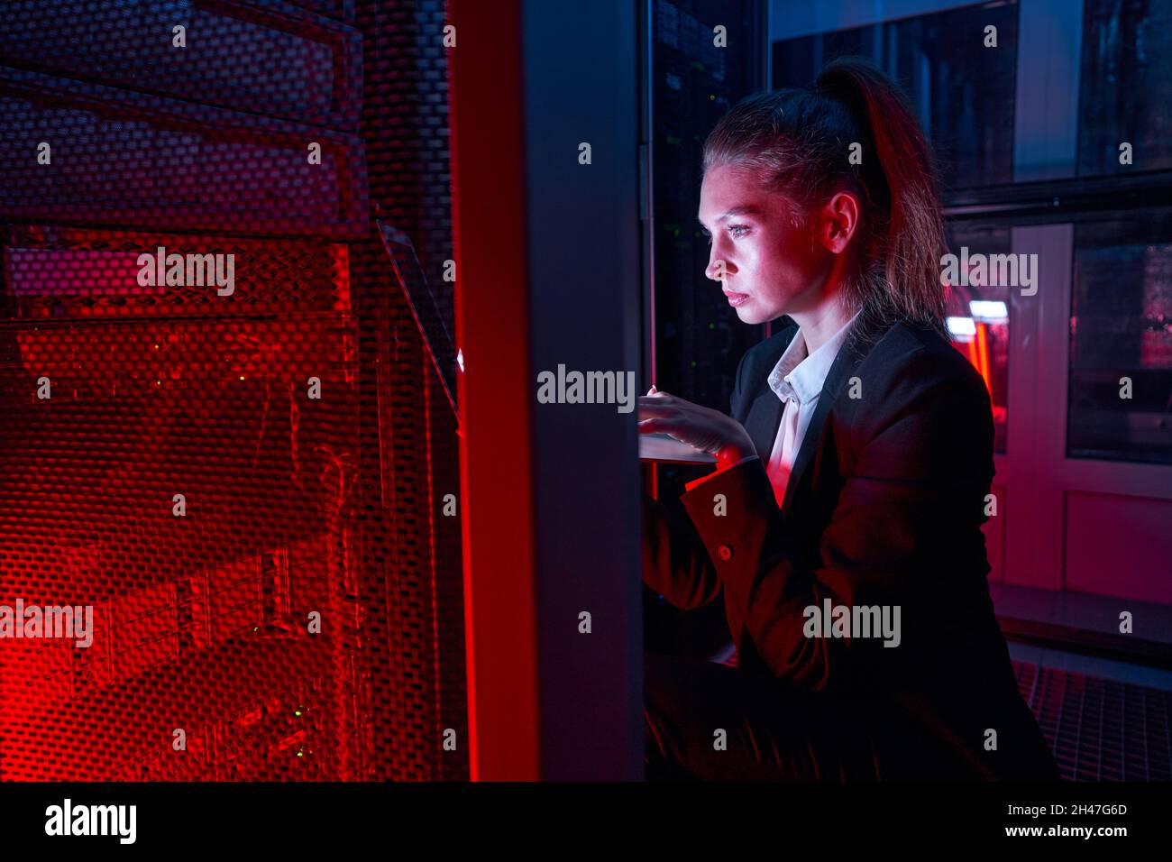 Mainframe woman hi-res stock photography and images - Alamy