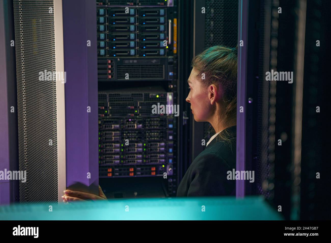 Professional young woman working in server room Stock Photo - Alamy