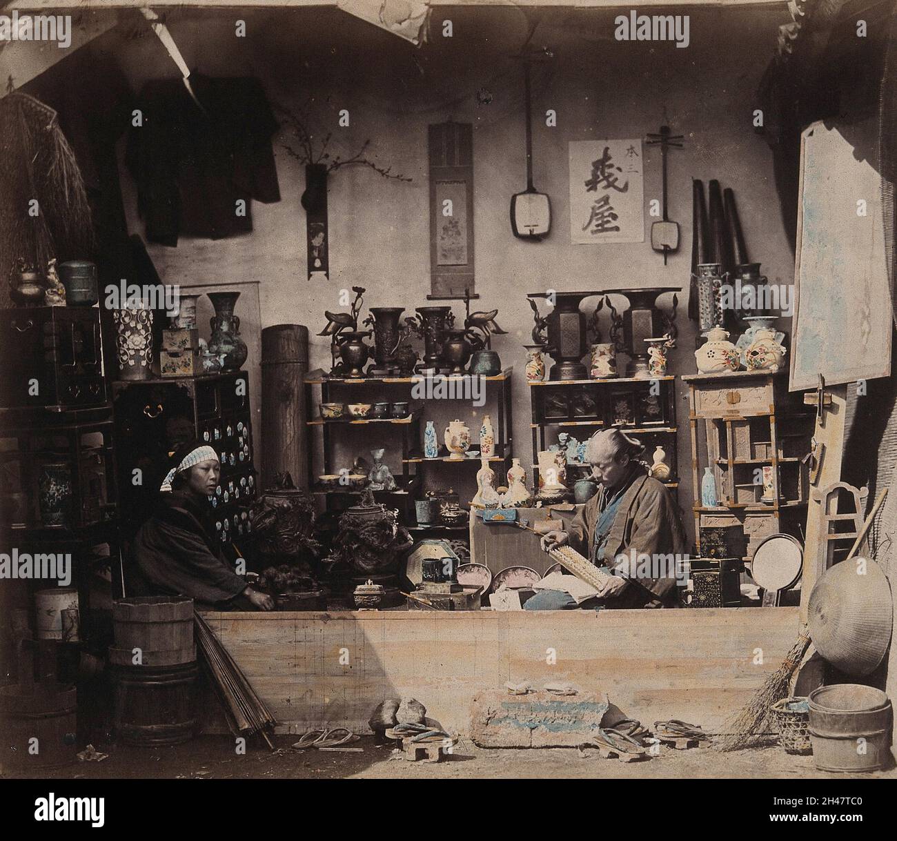 Curio shop interior hi-res stock photography and images - Alamy