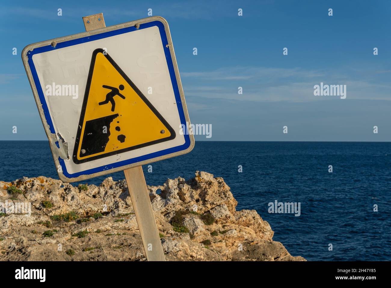 Falling rock warning sign on hi-res stock photography and images - Alamy