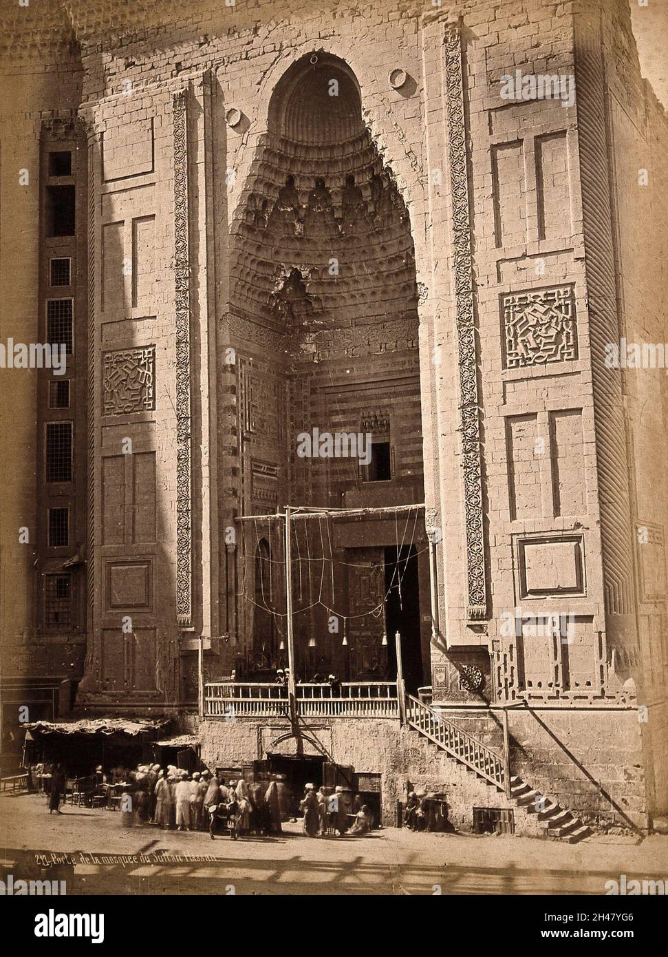 Cairo crowd historical site hi-res stock photography and images - Alamy