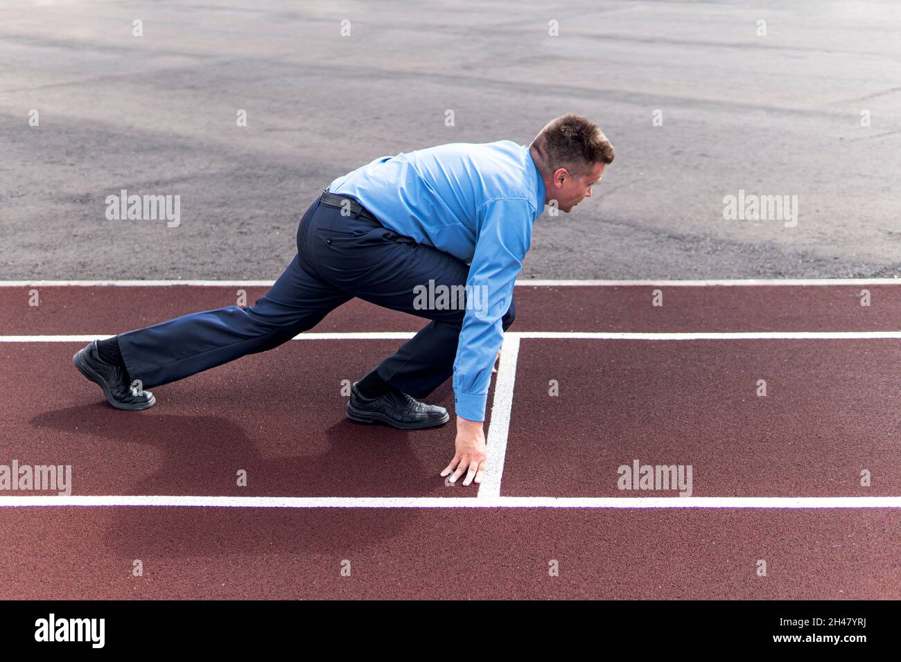 Runner track pose hi-res stock photography and images - Alamy
