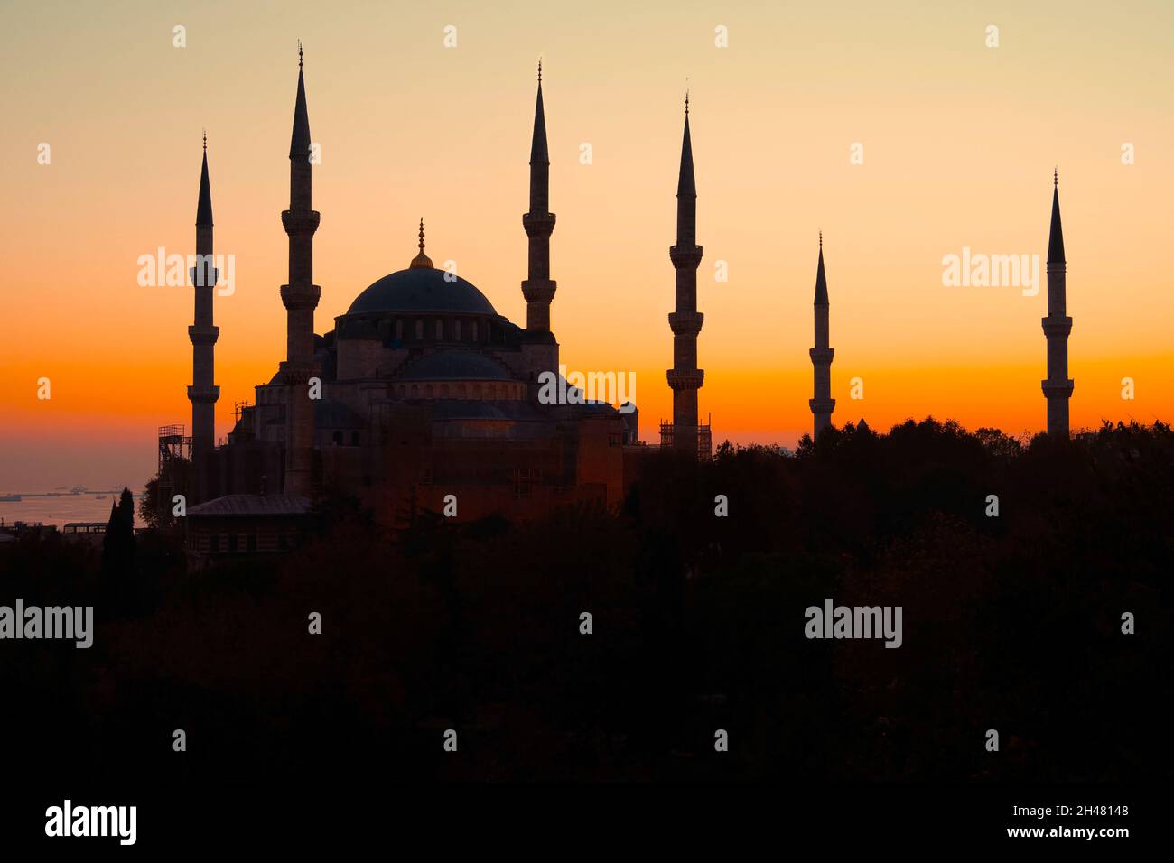 Blue mosque in Istanbul during yellow sunset. Blue Mosque or ...