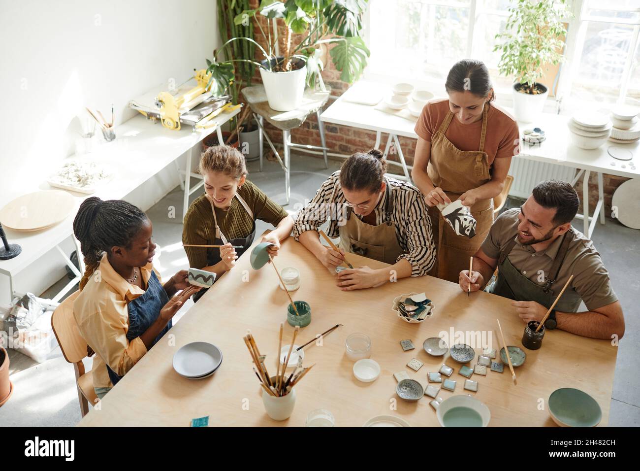 Multi diverse student workshop hi-res stock photography and images - Alamy