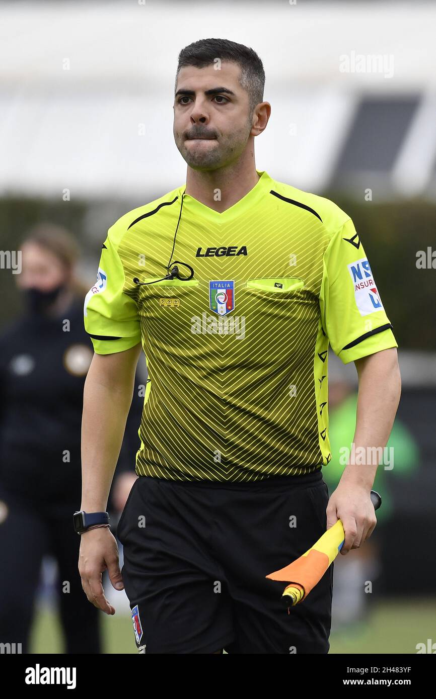 Lineman soccer hi-res stock photography and images - Alamy