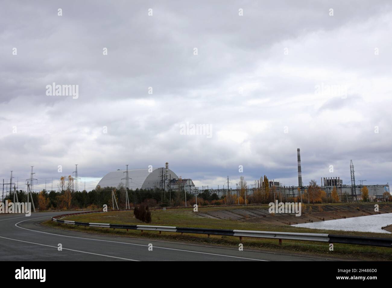 Nuclear reactor containment building hi-res stock photography and ...