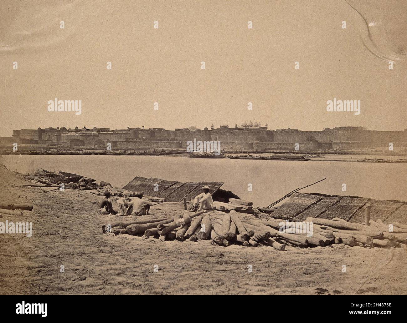 Agra, India: the Agra fort on the banks of the River Yamuna. Photograph ...