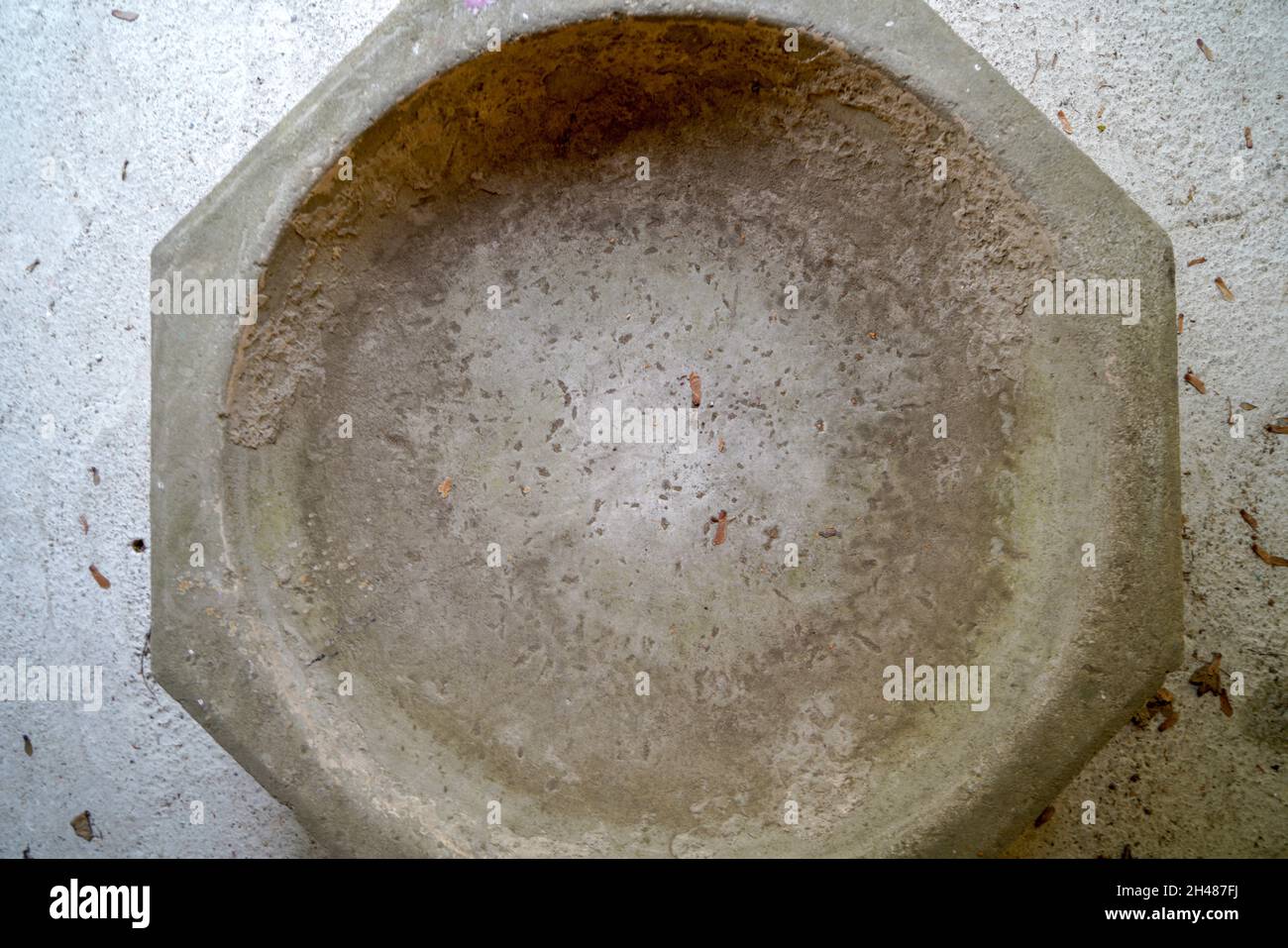 Natural stone bowl prepared by the stonemason Stock Photo - Alamy